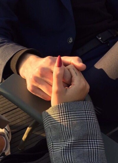 صور ايد حبيب وحبيبة hd صور مسكة ايد رومانسية - إمبراطورية الصور